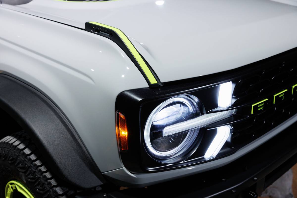 The 2027 Ford Bronco RTR Is a Raptor Lite for the Next Generation ...