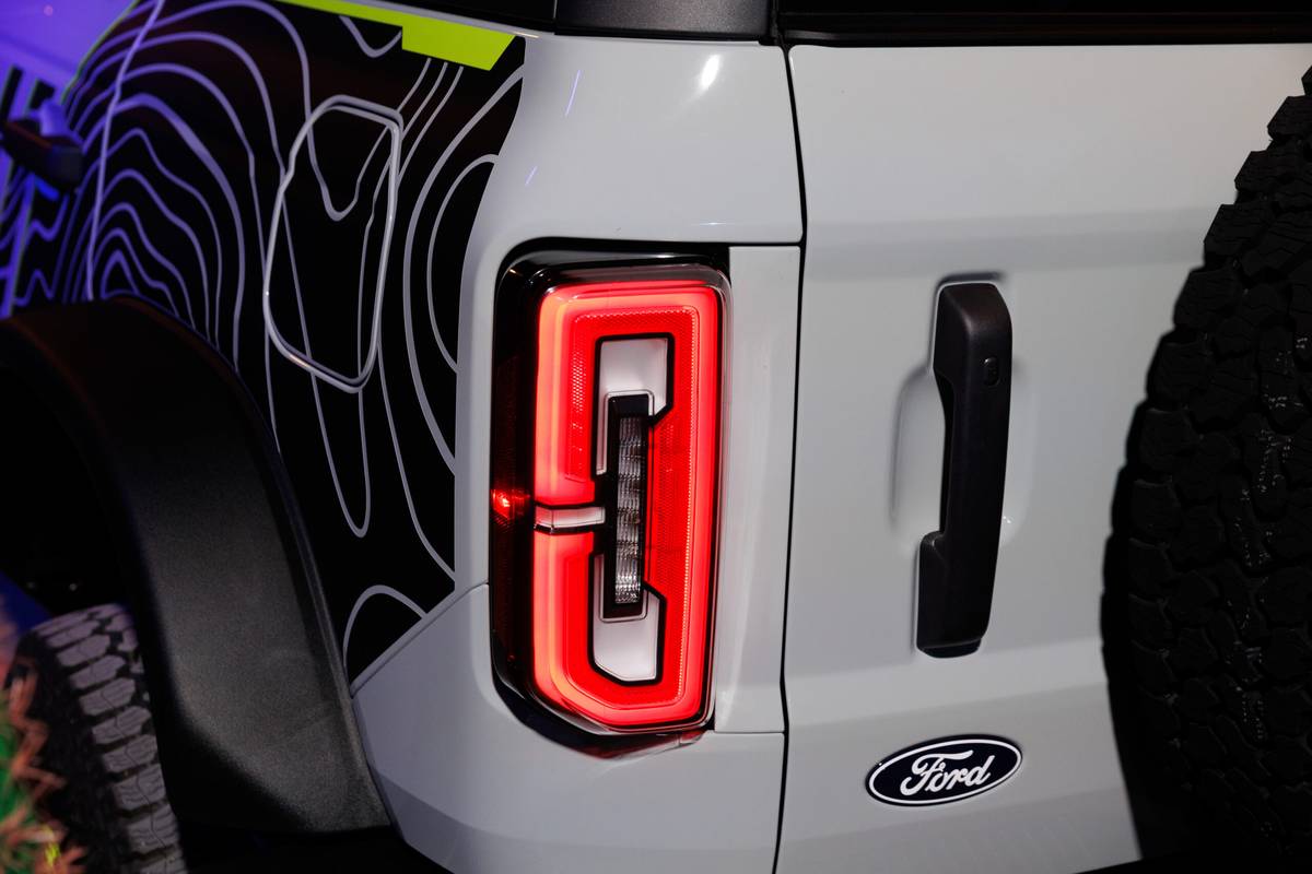 The 2027 Ford Bronco RTR Is a Raptor Lite for the Next Generation ...