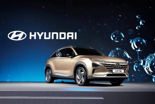 Hyundai Introduces New Fuel-Cell Electric SUV | News | Cars.com