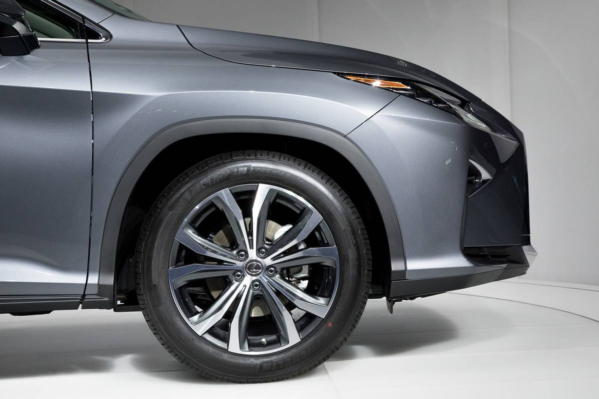 2018 Lexus RX 350L's Third Row Isn't for Adults | Cars.com